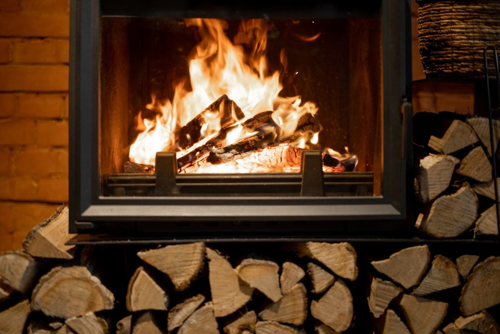 Close-up of a burning fireplace - Label Deco